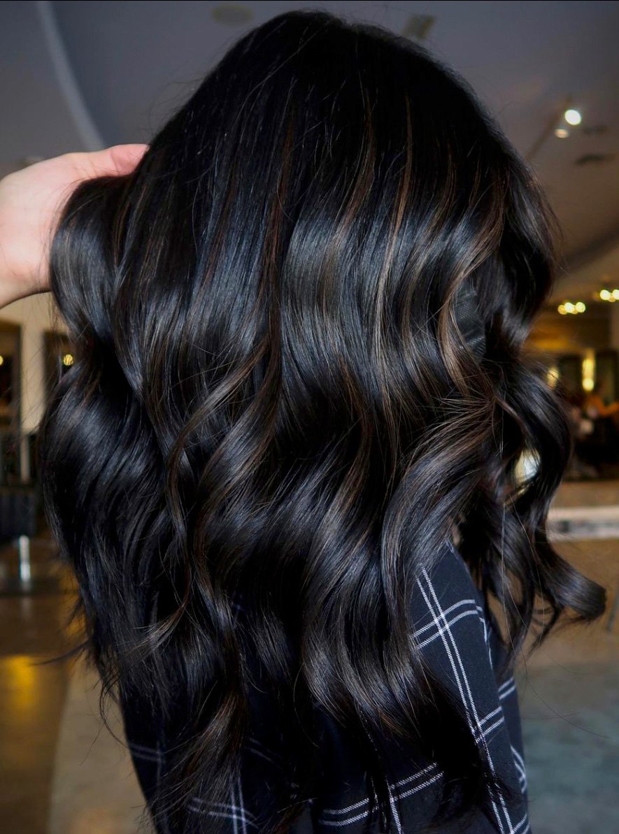 Como recuperar el color negro y fortalecer tu cabello a la vez